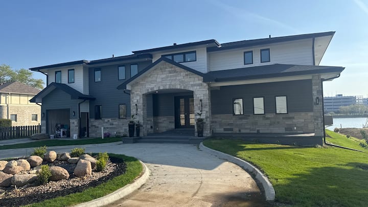 Where Modern Design And Peaceful Lakelife Collide - Council Bluffs, IA