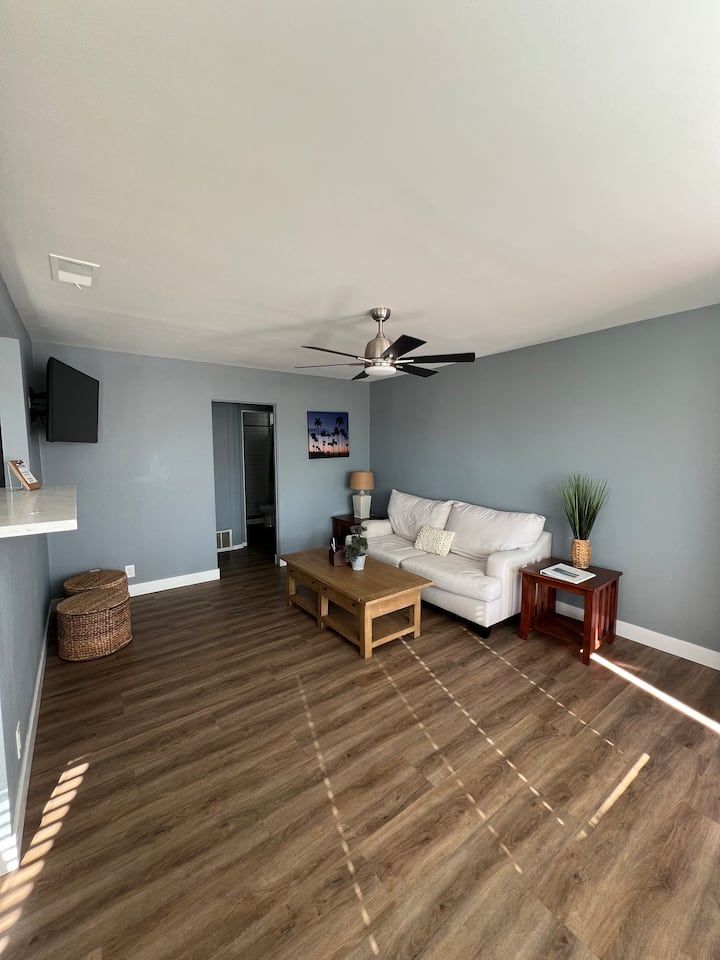 Charming 1+1 On The Hillside W/ocean Views - Ventura