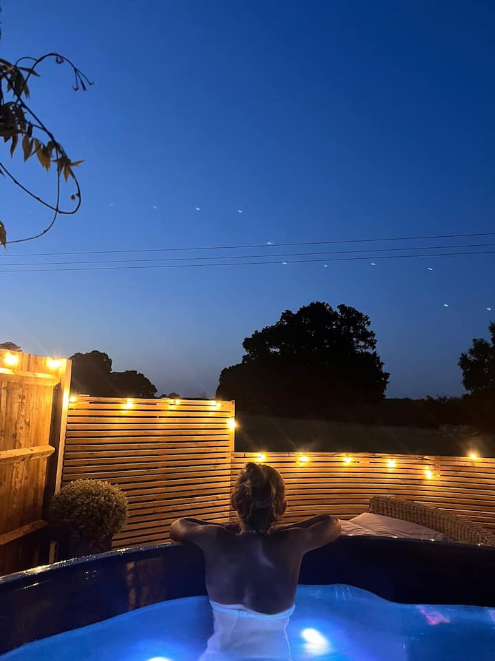 Romantic Retreat With Woodfired Hot Tub - Camber Sands