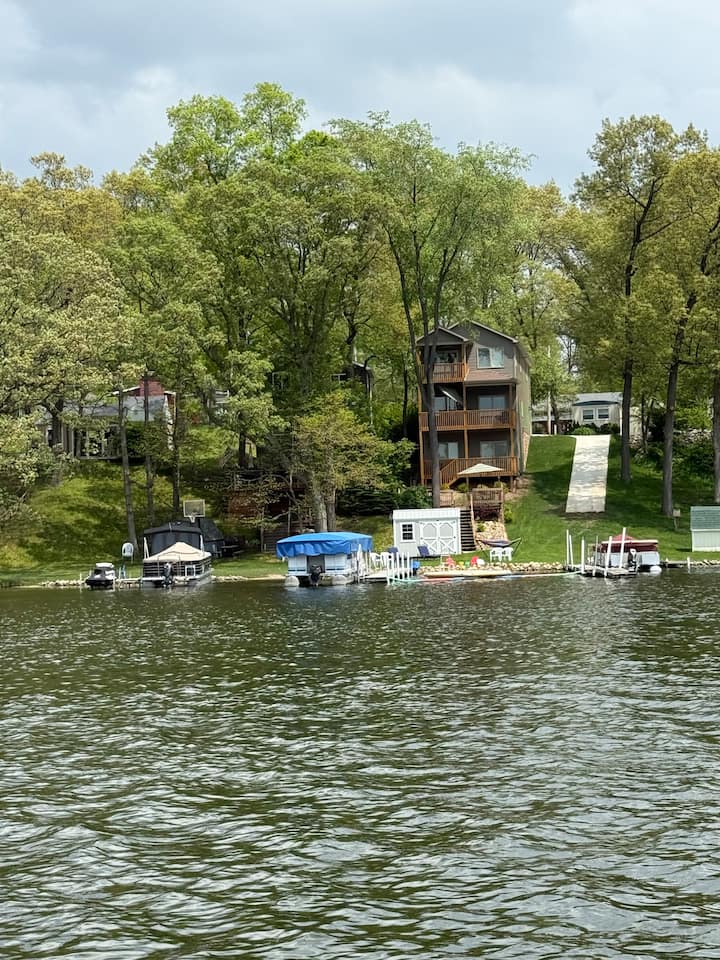 Newly Built! 4br Lakefront Home On Crooked Lake - Water Slides, Fremont