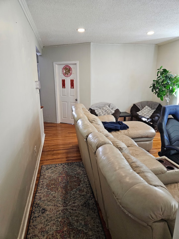Cozy Private Room Near Assembly - Somerville, MA
