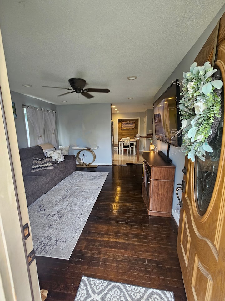 3 Bedroom And 1 Full Bath - Dumfries, VA