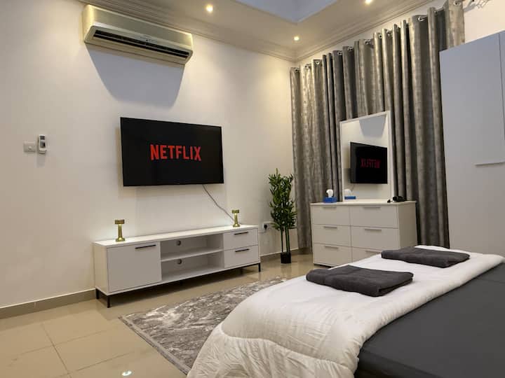 (Brand New) Stylish Studio Near To Yas & Airport - Abu Dhabi