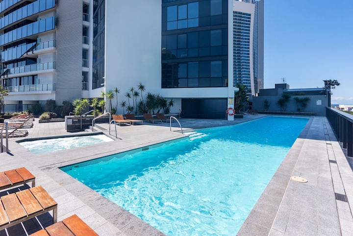 2 Br Luxury Sky Retreat | Stunning Ocean Views Gc - Surfers Paradise