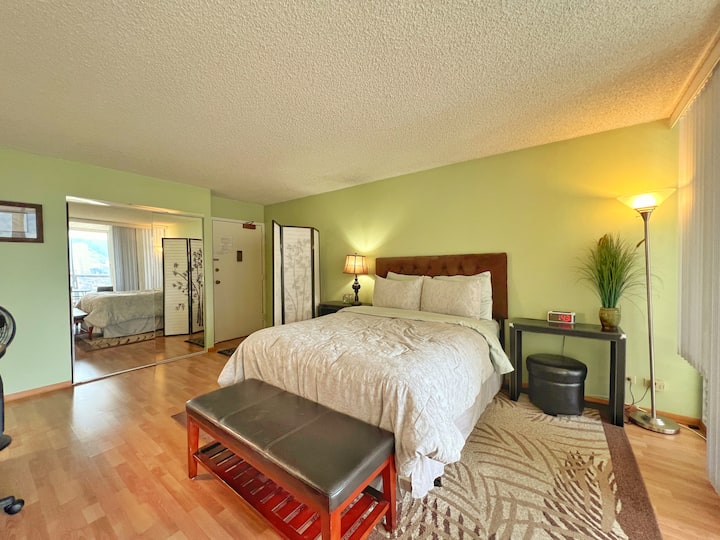 Comfy Little Getaway In Waikiki - Honolulu, HI