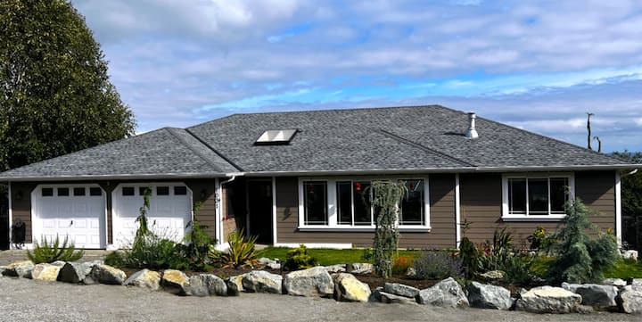 East Room With Stunning Water & Mountain Views - Whidbey Island, WA