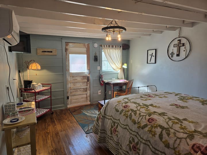 Aunt Wawa's Garage Whistle Stop "Inn" Isaiah 43:13 - Roswell, NM