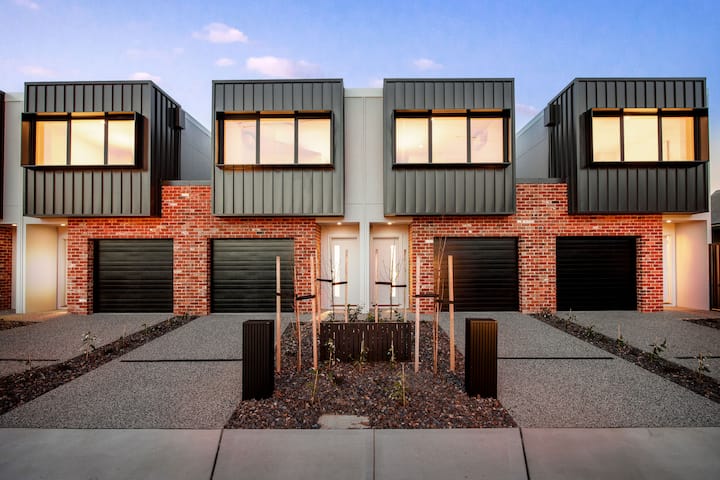 Macauley Walk - 4br 2.5 Bath - Albury
