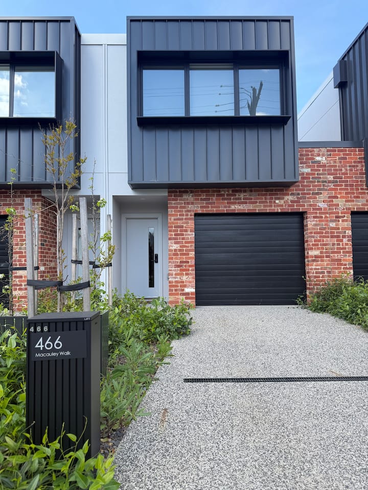 Macauley Walk - Cbd - 4br 2.5 Bath - Walkable - Wodonga