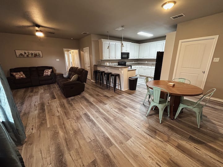 Stylish Stay-15 Min From Texas Tech, Dining Nearby - Lubbock, TX