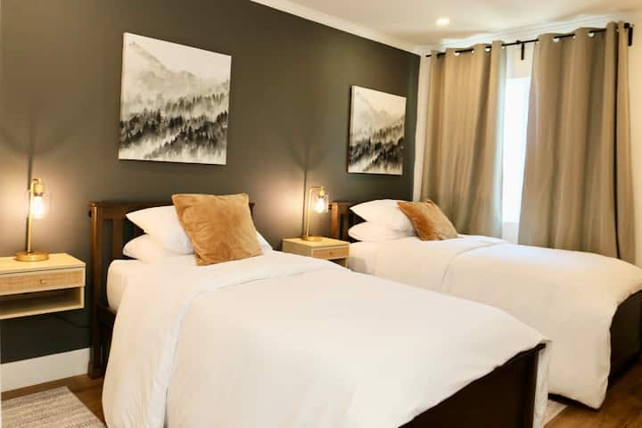 Urban Farmhouse Retreat Near Disney&sna Sleeps 8 - Santa Ana, CA