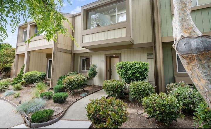 Tranquil Island Living - Alameda, CA