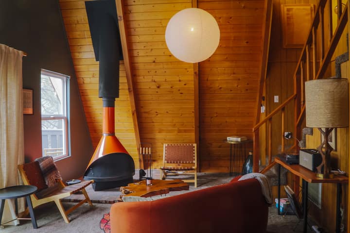 Summit Mountain A-frame W/ Ev, Bbq & Movie Room - Running Springs, CA