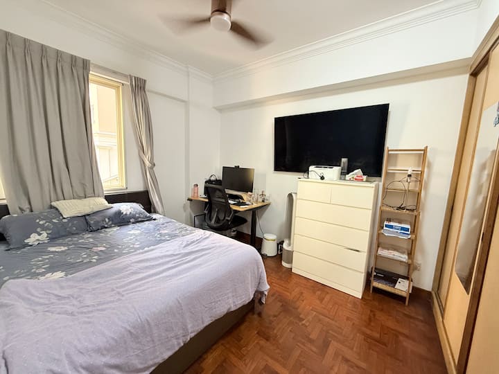 Cozy Bedroom With Queen Size Bed - Singapur