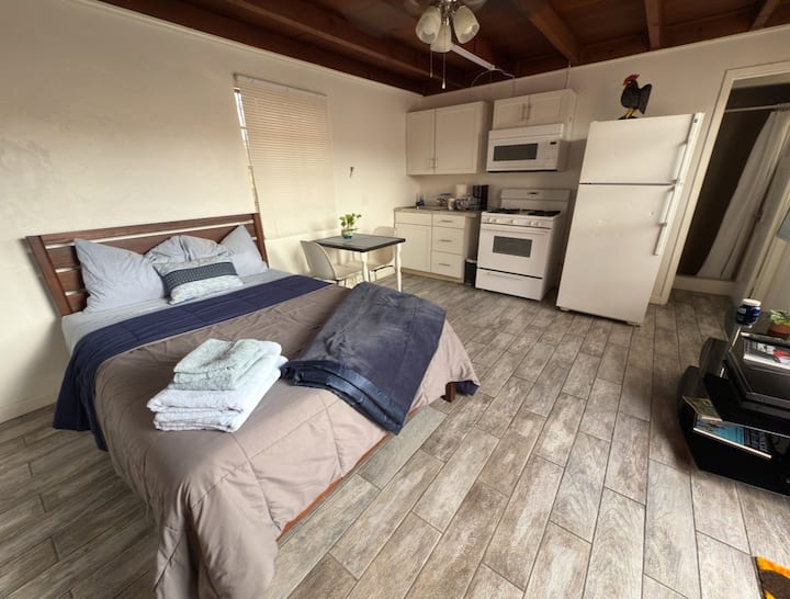 Unit B-cozy Tucson Remodeled Apartment - Tucson, AZ