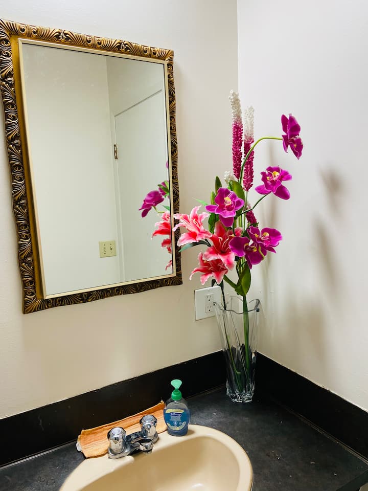 R5- Huge Room W/ King Bed, Metro - Burnaby