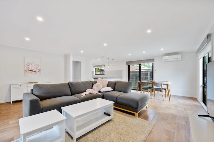 Inverloch Garden Villa | 400m To Beach | Spa Bath - Venus Bay