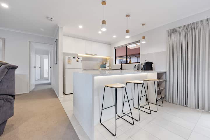 Inverloch Kelvin Villa | 400m To Beach | Spa Bath - Venus Bay