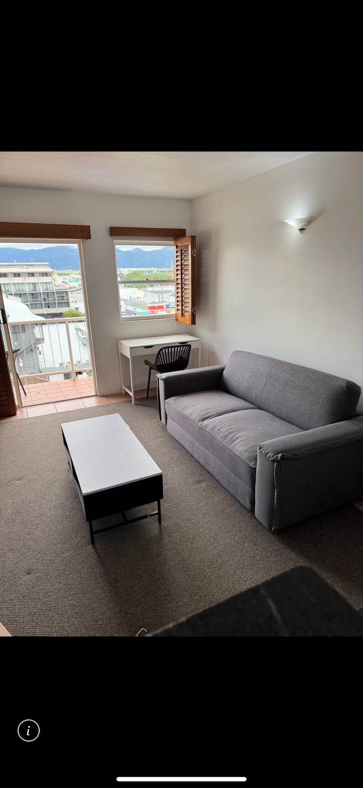 Who Needs A Car. Great Location. Accommodates 4 - Cairns