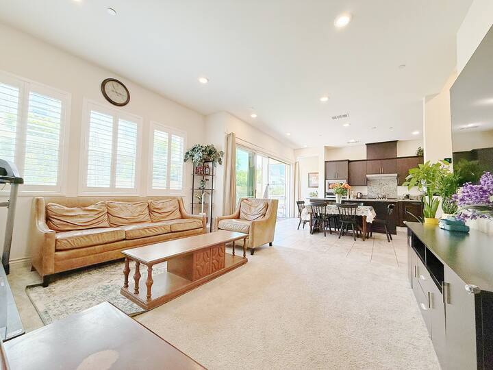Near Irvine 4b4b 9beds Single-family House - Lake Forest, CA