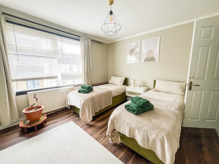 Cozy Croydon Home With Private Garden - Beckenham