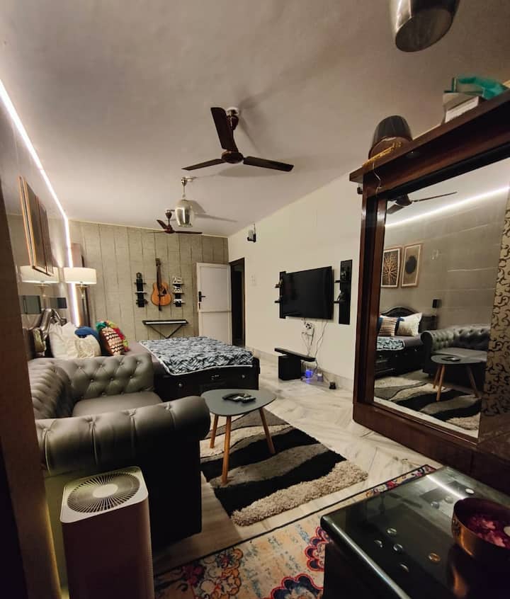 Apple 4 Bed | Khar Linking Road - Mumbai