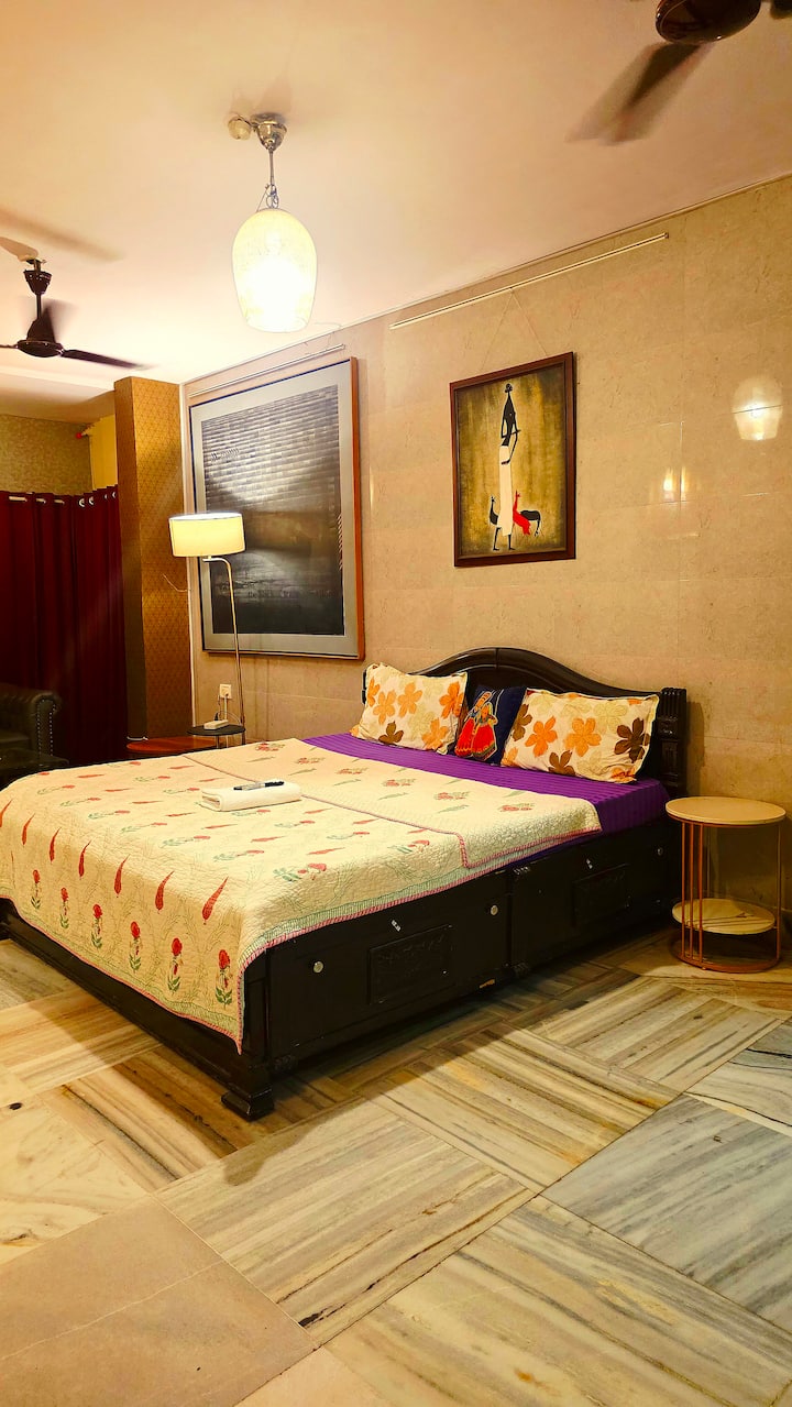 Apple 4 Bed | Khar Linking Road - Mumbai