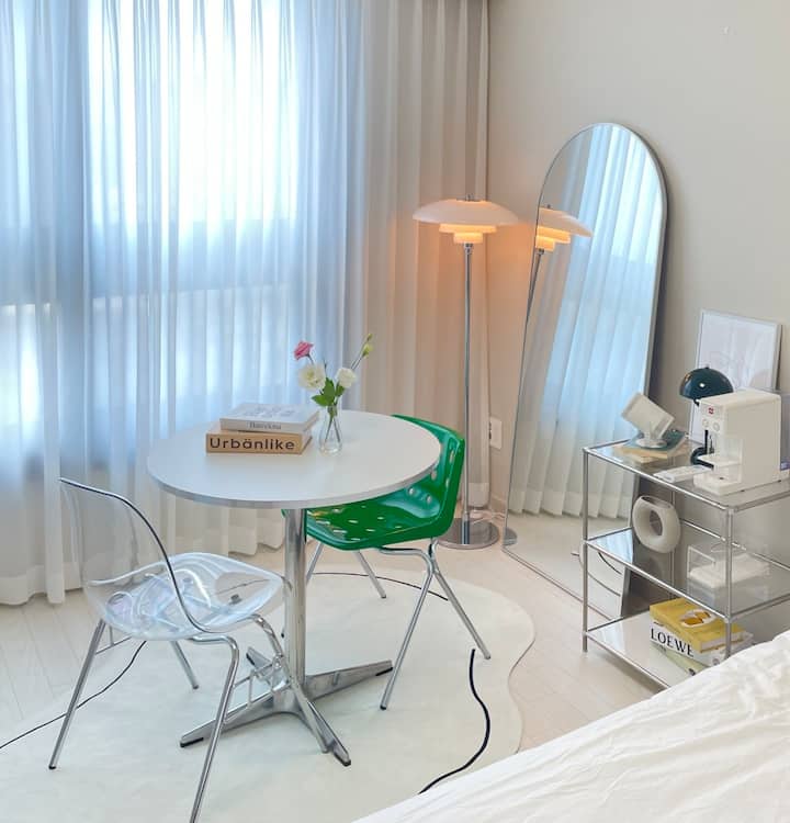 ℕ𝕖𝕨°Green Home_늦퇴실/동성로역 중앙로역1분/#빔프#ott#여행#출장 - Daegu