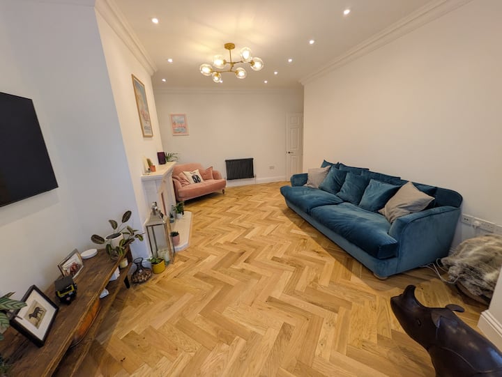 Double Bed In A Georgian Apartment - Royal Tunbridge Wells