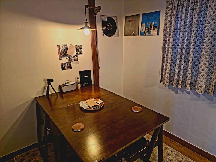 홍대와 신촌 사이의 둥지 | Pm 2시 체크아웃 | 지상 2층 | 합법숙소 | 청결.아늑 - Seoul