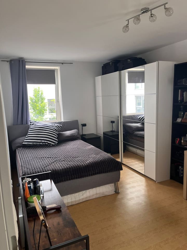 Room In Central Shared Apartment - München