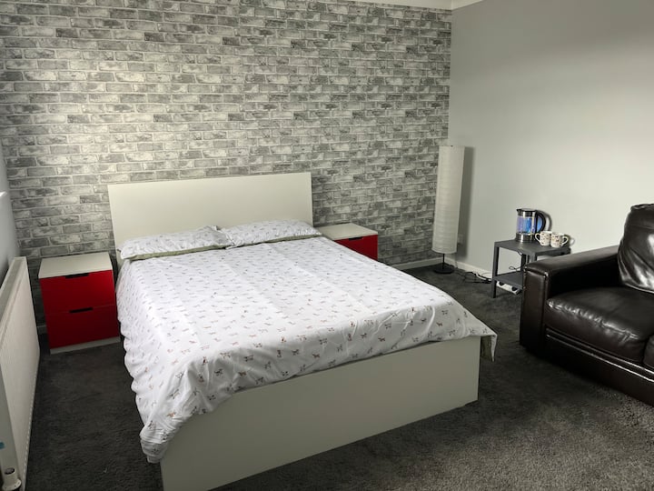 Spacious Room Near Train Station - Livingston