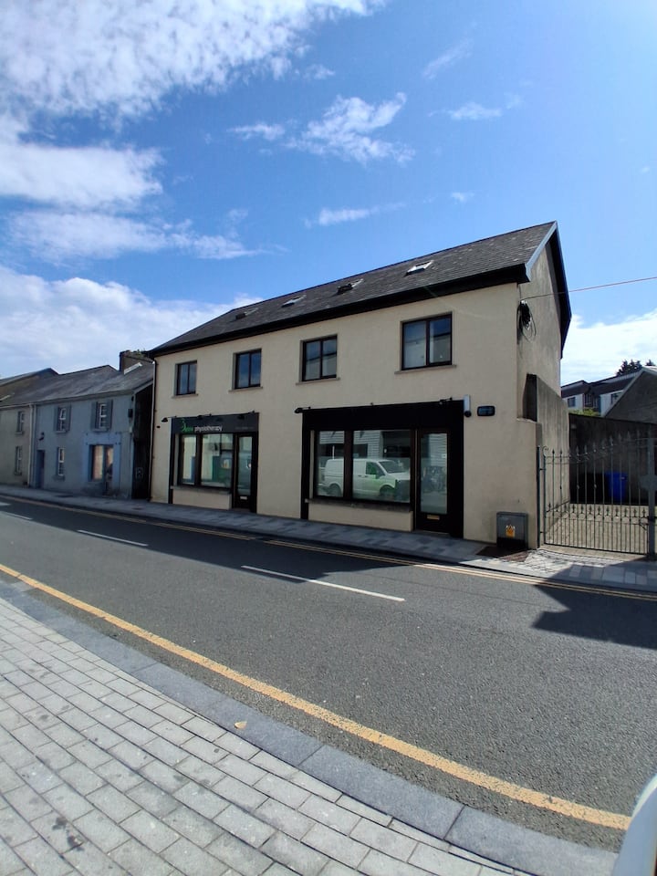 The Ambassador Apartment - Leitrim