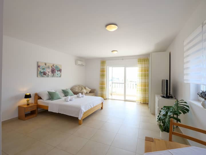 Gemütliches Studio Mit Balkon - Seget Vranjica