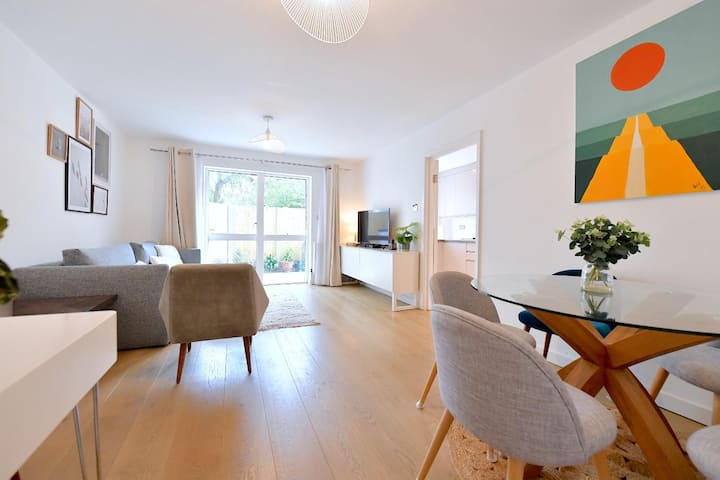 2 Bedrooms Apt Nr Tube Free Parking Sleep 6 - London