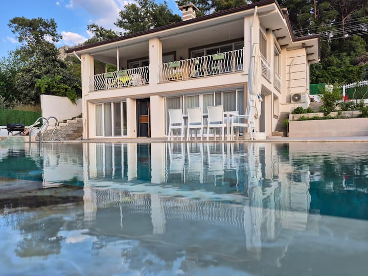 Muhteşem Havuzlu Villa - Orhaniye