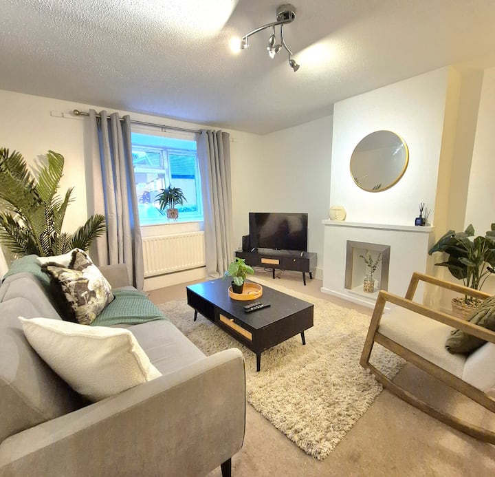 Stylish 3-bed Family Getaway With Free Parking - Nottingham