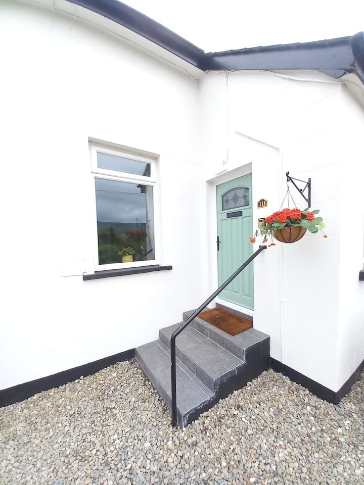 The Shepherd's Cottage (Newly Re-furbished) - Limavady