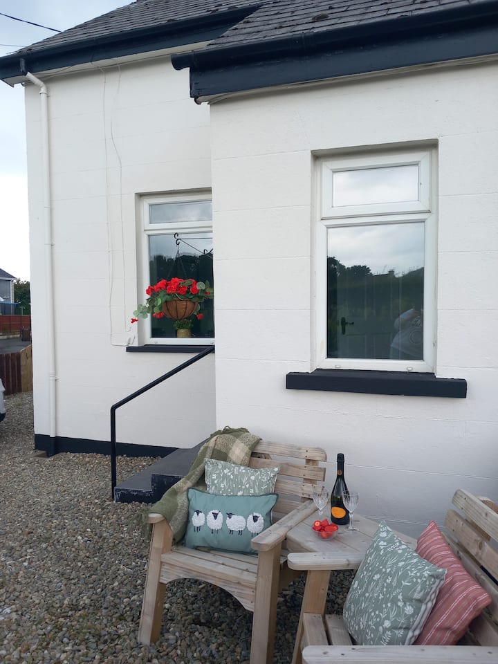 The Shepherd's Cottage (Newly  Re-furbished) - Limavady
