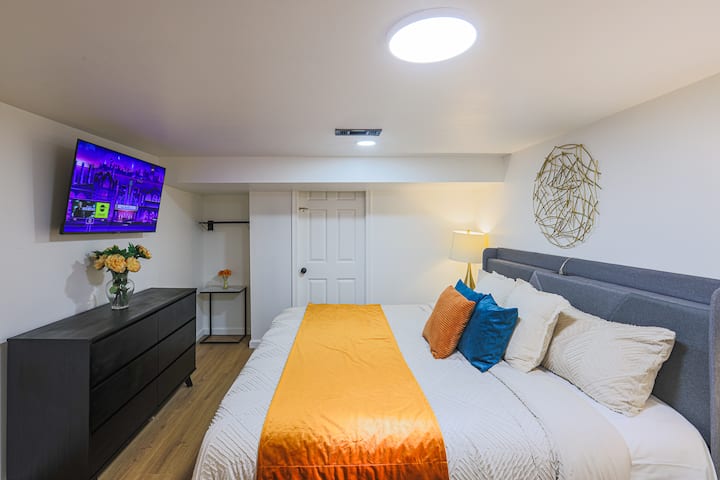 Modern 2-bed Lower-level Suit - Towson, MD