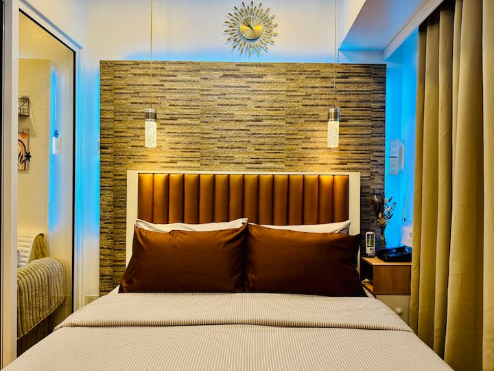 Citycore Stays W/netflix @ Milanores. Century City - Manila