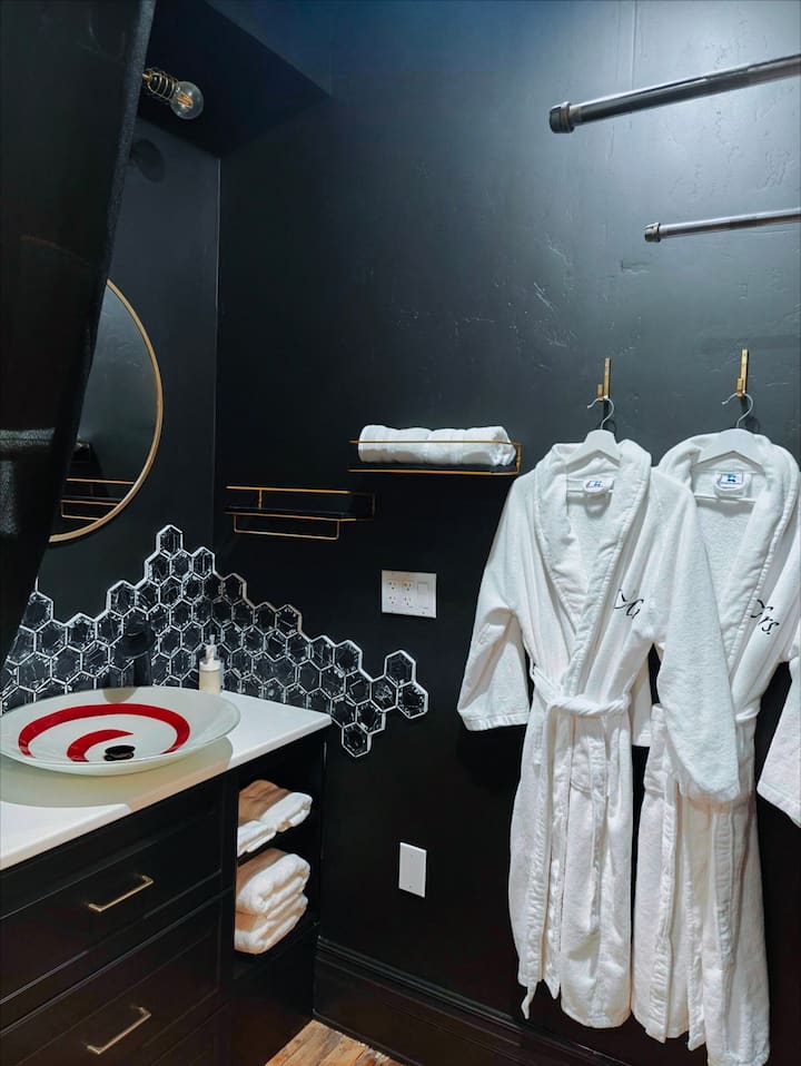 Downtown Studio~private Hot Tub & Yard~pets & 420 - Colorado Springs, CO