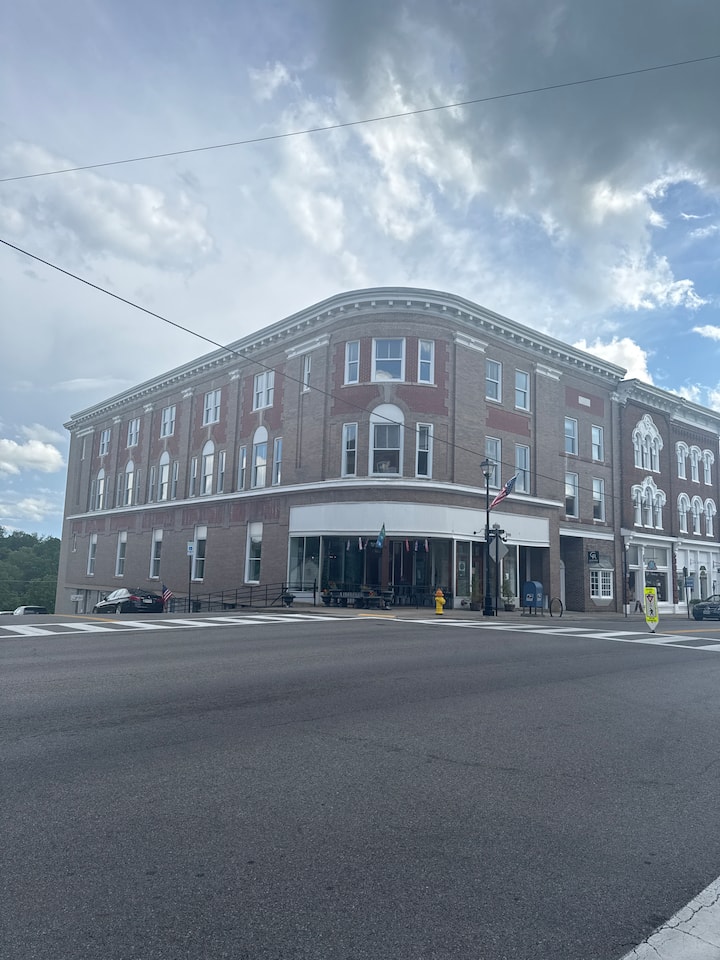 Courthouse Hill Penthouse - Abingdon, VA