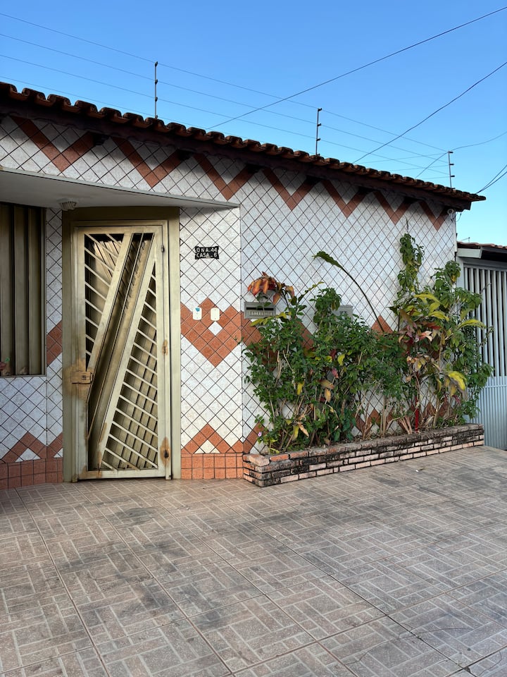 Casa Térrea Perto De Tudo. - Taguatinga