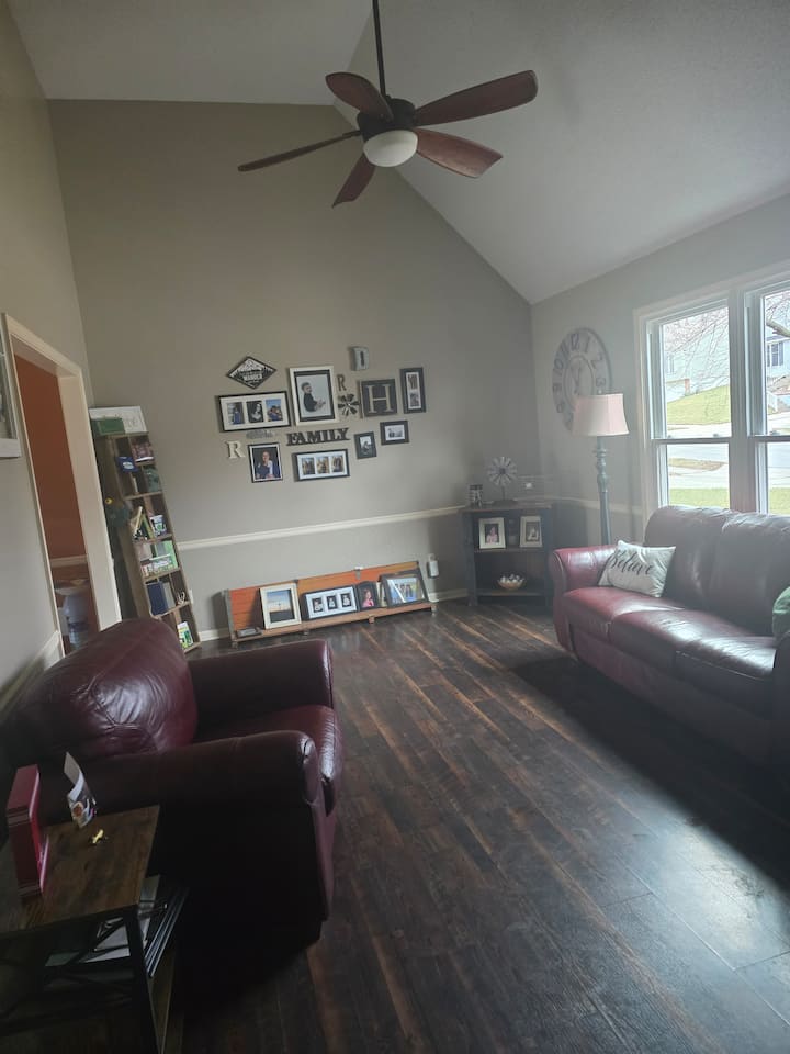 Large, Quiet Place To Relax Or Live It Up! - 리버티