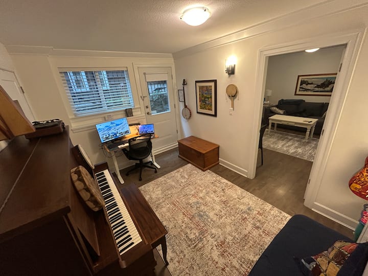 Lynn Valley Suite With Office - 北溫哥華市