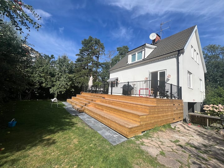 Rymlig Familjevilla - 3 Sovrum - Stockholm