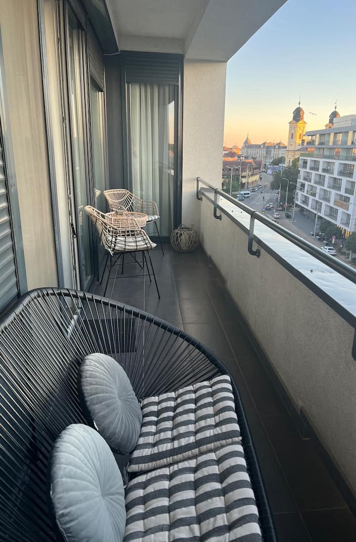 Paris Yard Apartman (With Free Parking) - 데브레센