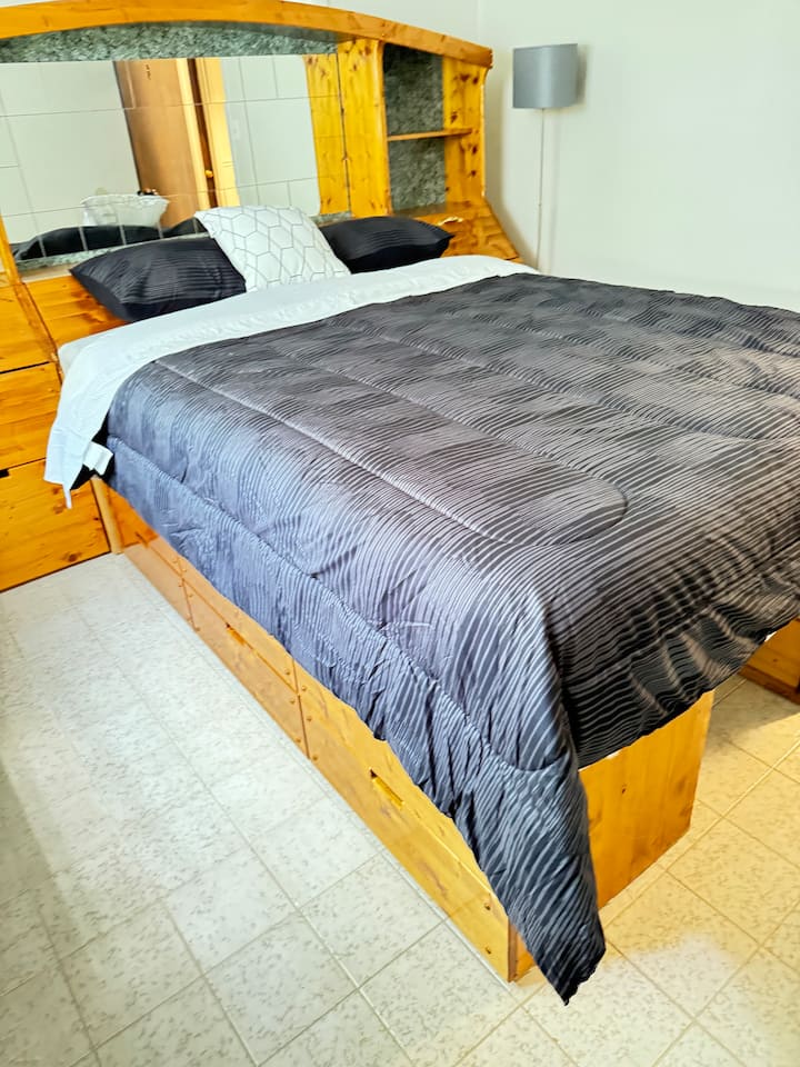Room With Queen Bed - Reston, VA