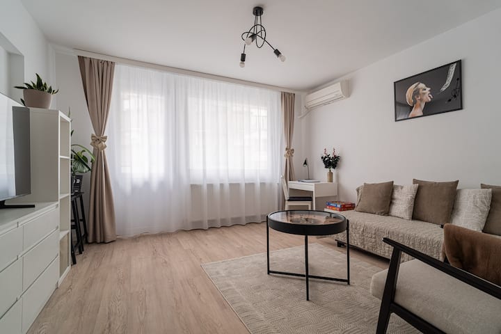 Black Iris Central Apartment - Cismigiu Park - Bukarest